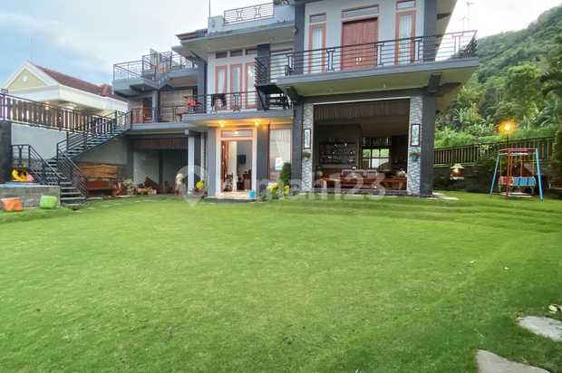 Villa Mewah di Puncak Trawas View Gunung - oleh Gracia Maria