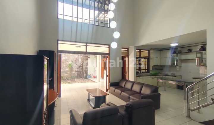 Sewa Rumah Lux 2 Lantai di Sayap Surya Sumantri | Rumah123