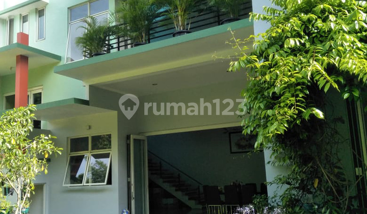 Rumah dengan Taman Dijual di Bsd Telaga Golf, Tangerang | Terbaru 2023