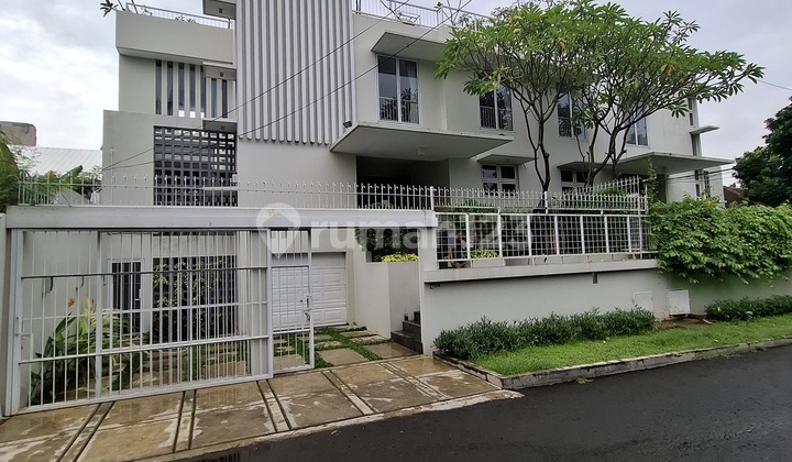 Sewa Rumah 3 Lantai di Menteng Dalam, Jakarta Selatan | Harga Terbaru