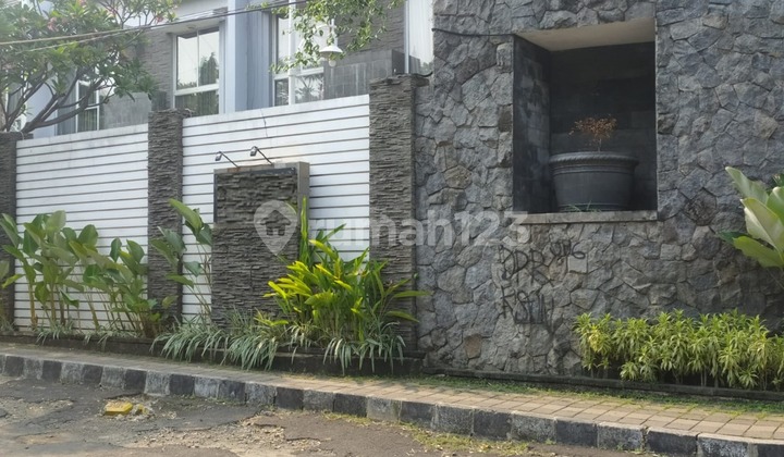 Rumah dengan CCTV Dijual di Patal Senayan, Jakarta Selatan | Terbaru 2023