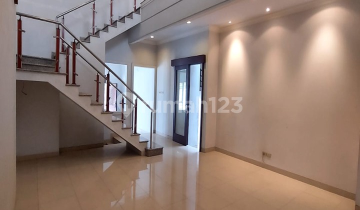 Rumah dengan Taman Dijual di Cideng, Jakarta Pusat | Terbaru 2023