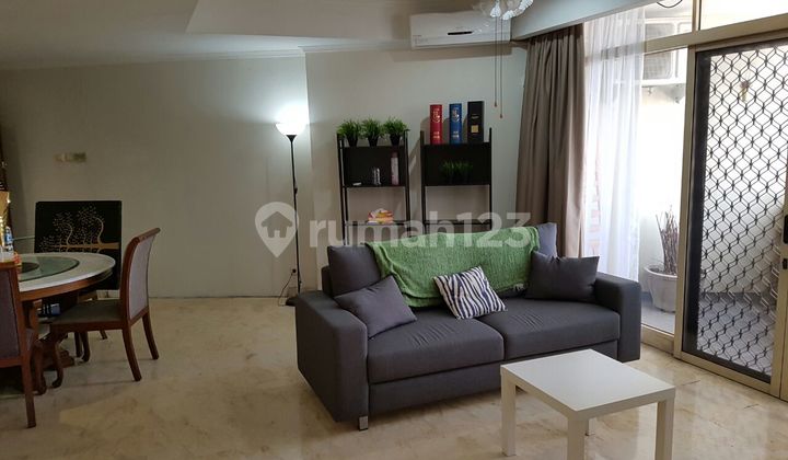 Apartemen dengan Kolam Renang Disewa di Slipi, Jakarta Barat (21 Unit)