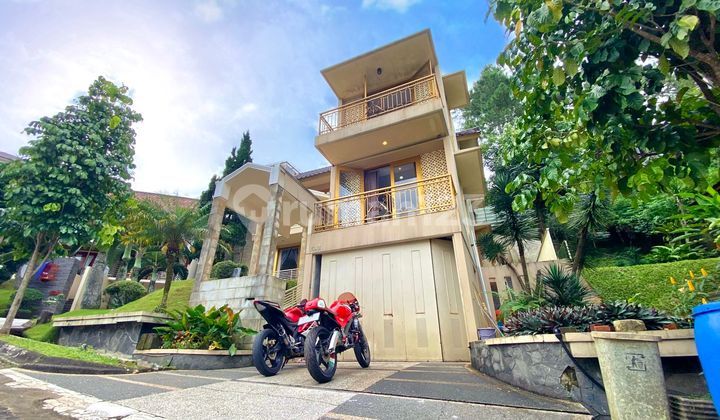 Rumah dengan Kolam Renang Dijual di Dago, Bandung | Terbaru 2023