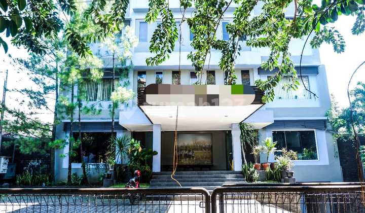 Gedung 4 Lantai Luas 2000 M² Hall Meeting & Parkiran Luas di Sayap ...