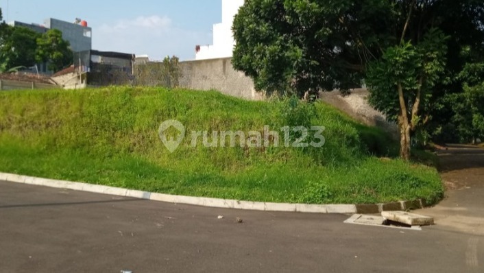 Strategic and Spacious Hook Land in Budi Indah | Rumah123