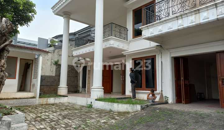 Rumah dengan Taman Dijual di Scbd, Jakarta Selatan | Terbaru 2023