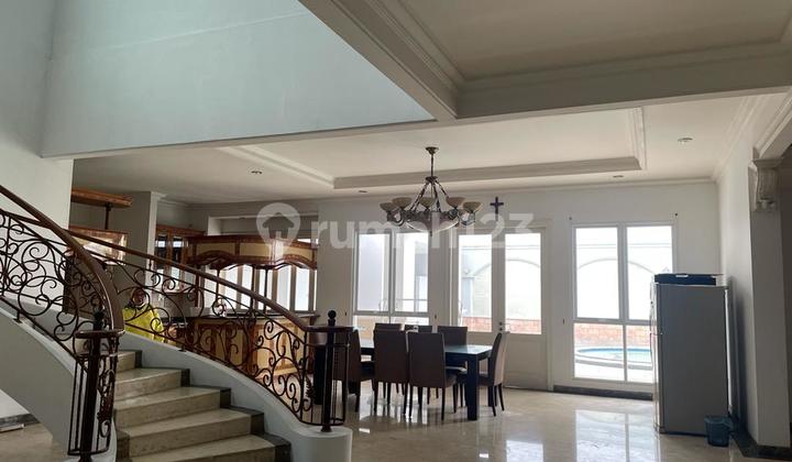 Rumah dengan Taman Dijual di Intercon, Jakarta Barat | Terbaru 2023