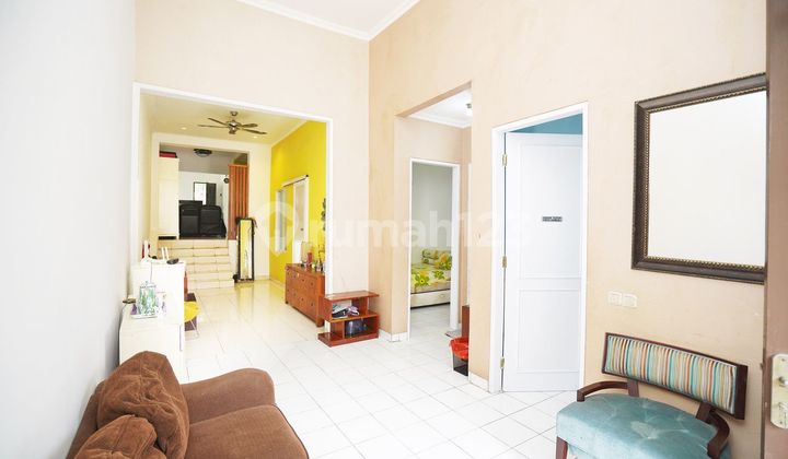 Rumah dengan Kolam Renang Dijual di Legenda Wisata, Bogor | Terbaru 2023