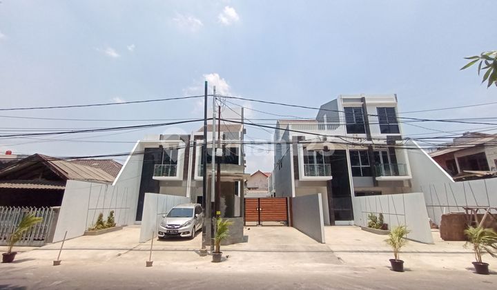 Rumah dengan CCTV Dijual di Otista, Jakarta Timur | Terbaru 2024