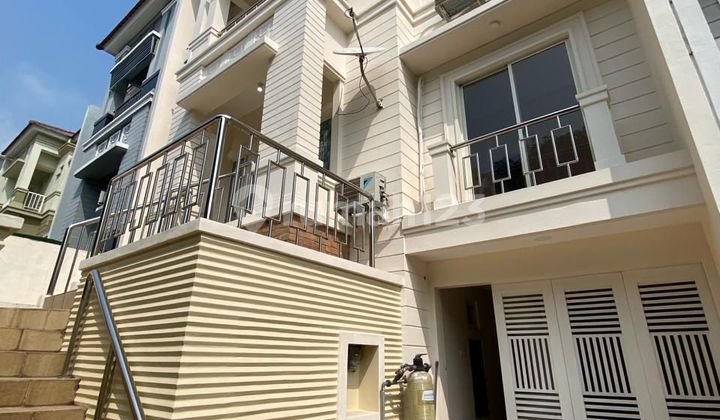 Rumah Townhouse Emerald Luas 112m2 3Lantai Harga 5M | Rumah123