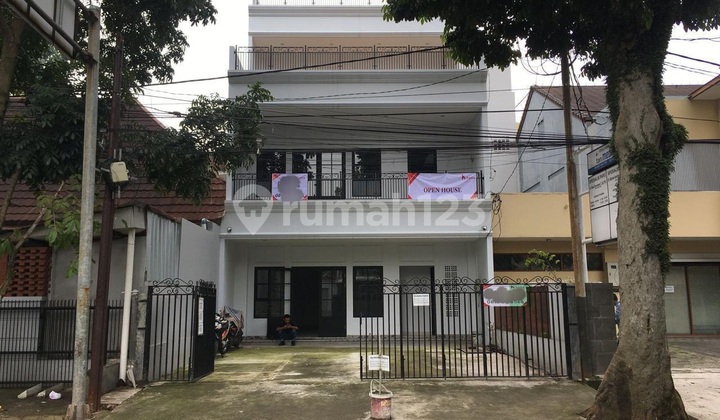 Disewakan Ruko Baru di Area Komersil Sayap Riau Kota Bandung | Rumah123