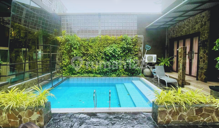 Rumah Mewah Dgn.kolam Renang & Lift di Jln Suluh | vls218417