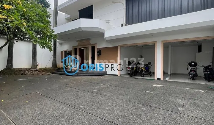 Rumah dengan Kolam Renang Dijual di Menteng, Jakarta Pusat | Terbaru 2023