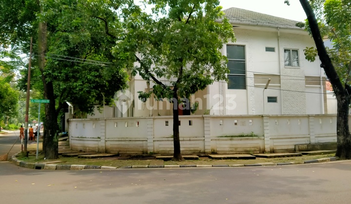 Rumah dengan CCTV Dijual di Scbd, Jakarta Selatan | Terbaru 2023