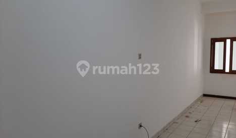 Sewa Ruko di Lippo Cikarang, Cikarang, Murah | Harga 2024