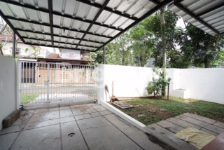 Rumah 1 lantai luas, posisi hoek di Taman Raya, Citra Raya, Cikupa ...