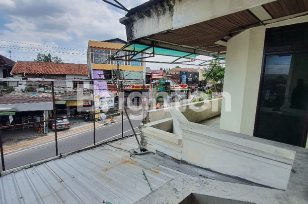 RUKO 2,5 LANTAI KAWASAN KAMPUS TIMOHO DAERAH ISTIMEWA YOGYAKARTA - oleh ...