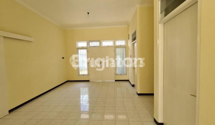 Rumah 3 Kamar Tidur Disewa di Kedung Baruk, Surabaya | Terbaru 2023