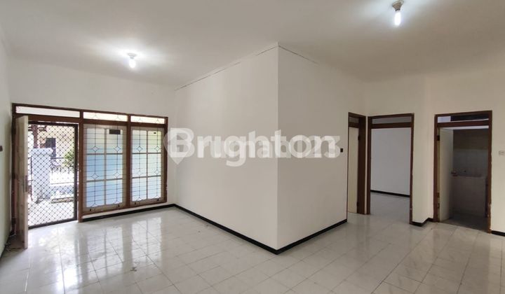 Rumah 3 Kamar Tidur Disewa di Kedung Baruk, Surabaya | Terbaru 2023